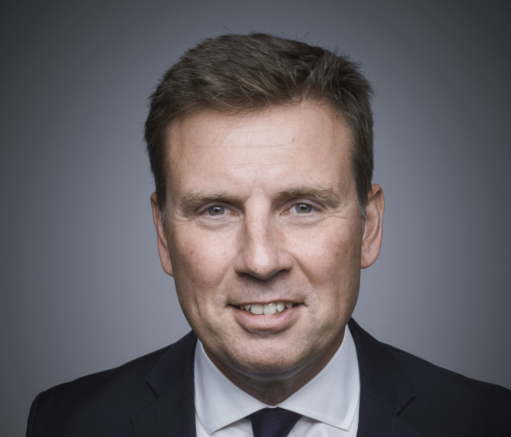 Canoeing Under Elephants - The Adventure of Sustainable Performance